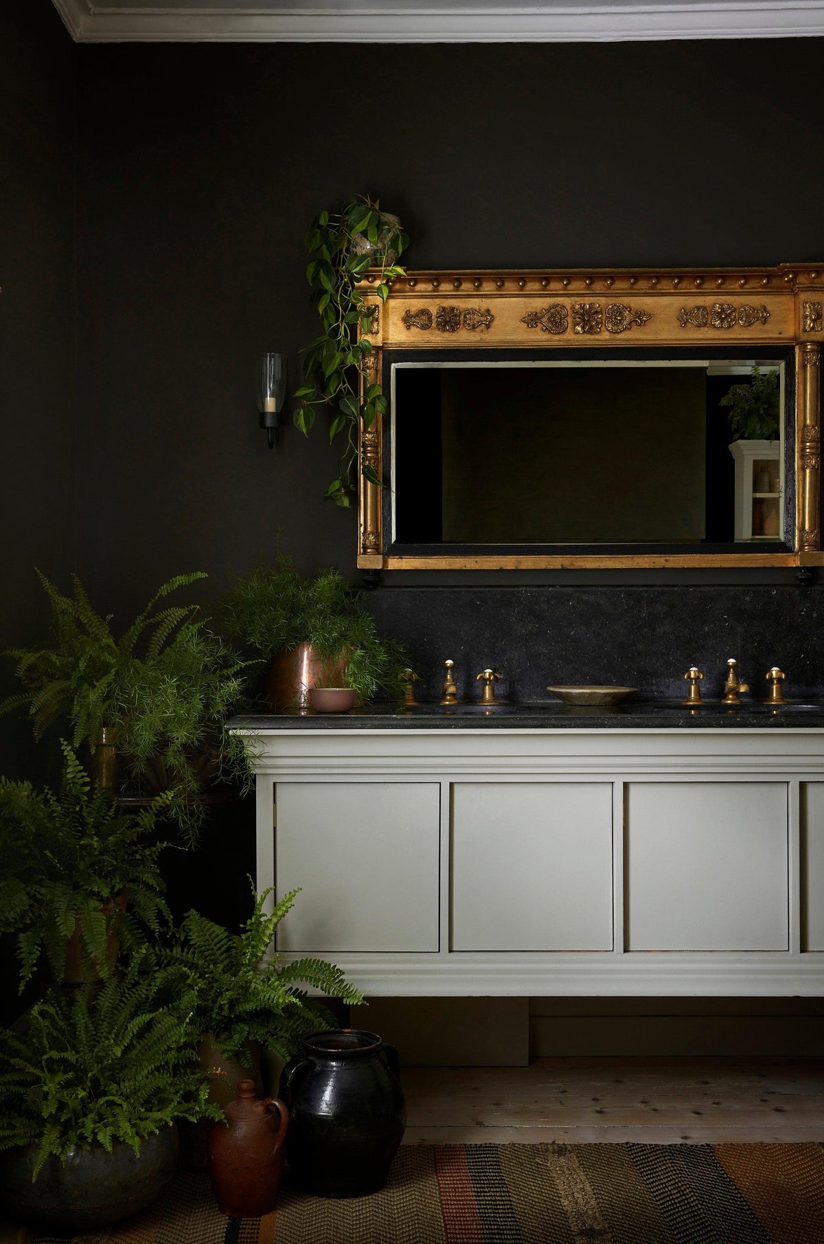 Dunkle Grautöne von Little Greene